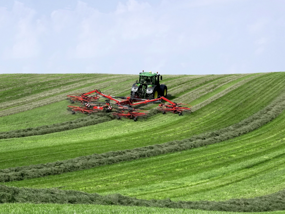 John Deere sets windrowing world record | Industrial Vehicle Technology ...
