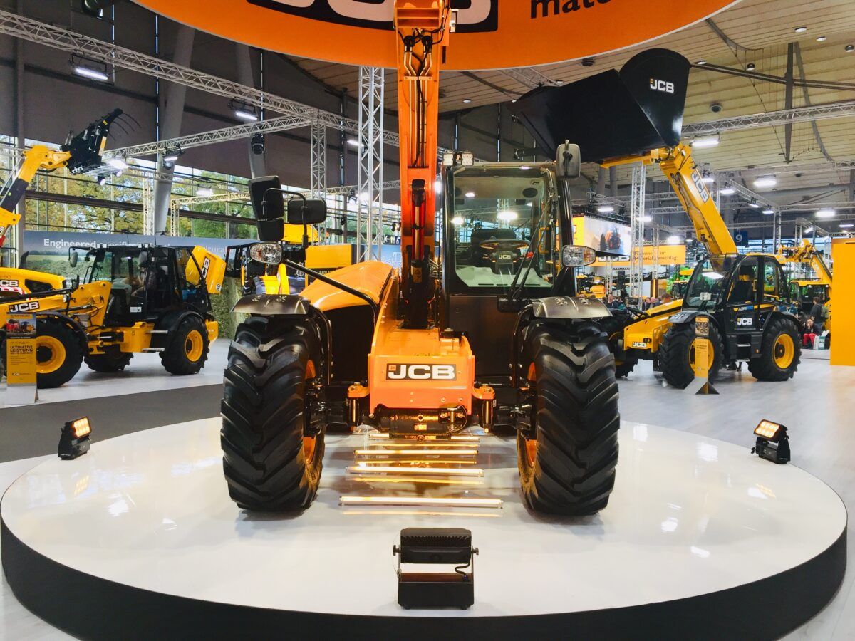 JCB unveils all-new telescopic handler for livestock farming ...
