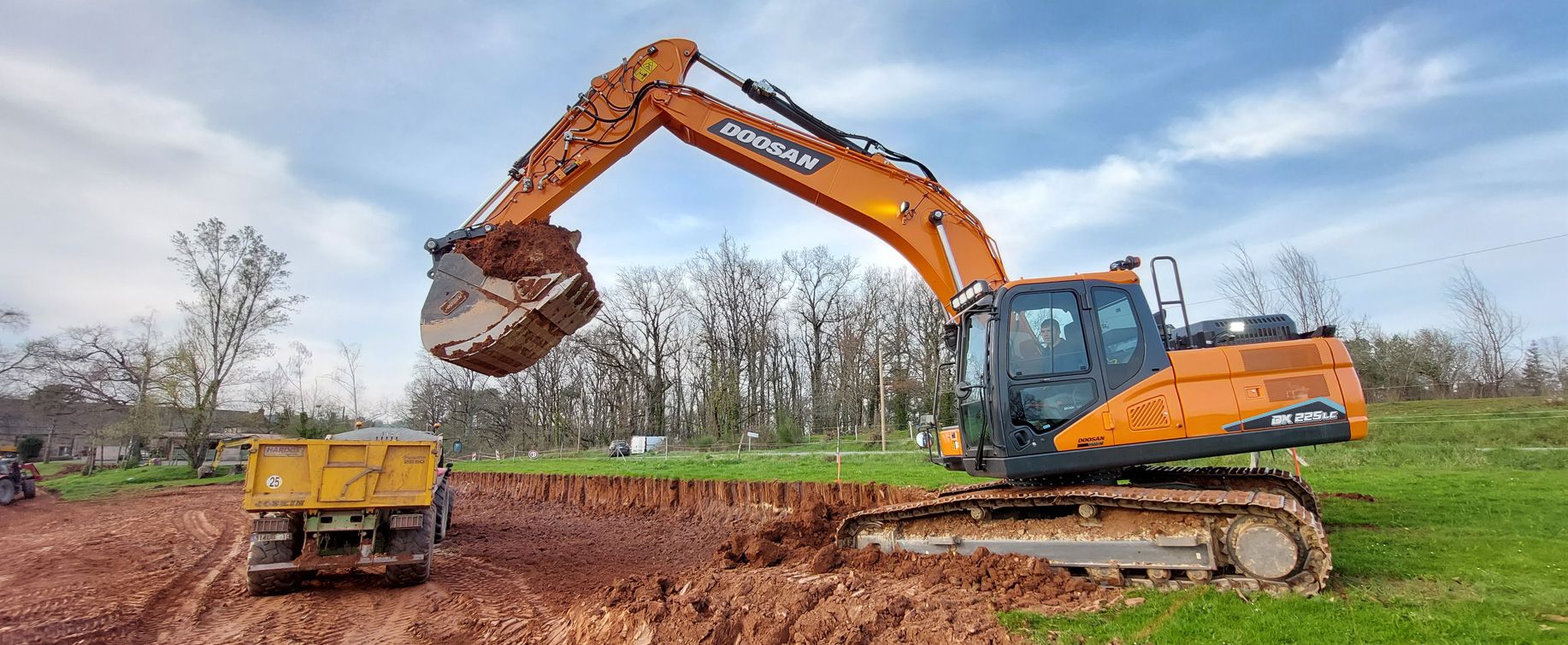 Doosan unveils first 'smart' crawler excavator | Industrial Vehicle ...