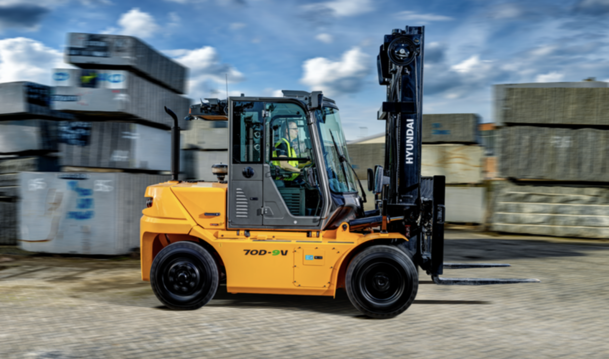 Upgraded cab for new Hyundai heavy line forklifts | Industrial Vehicle ...