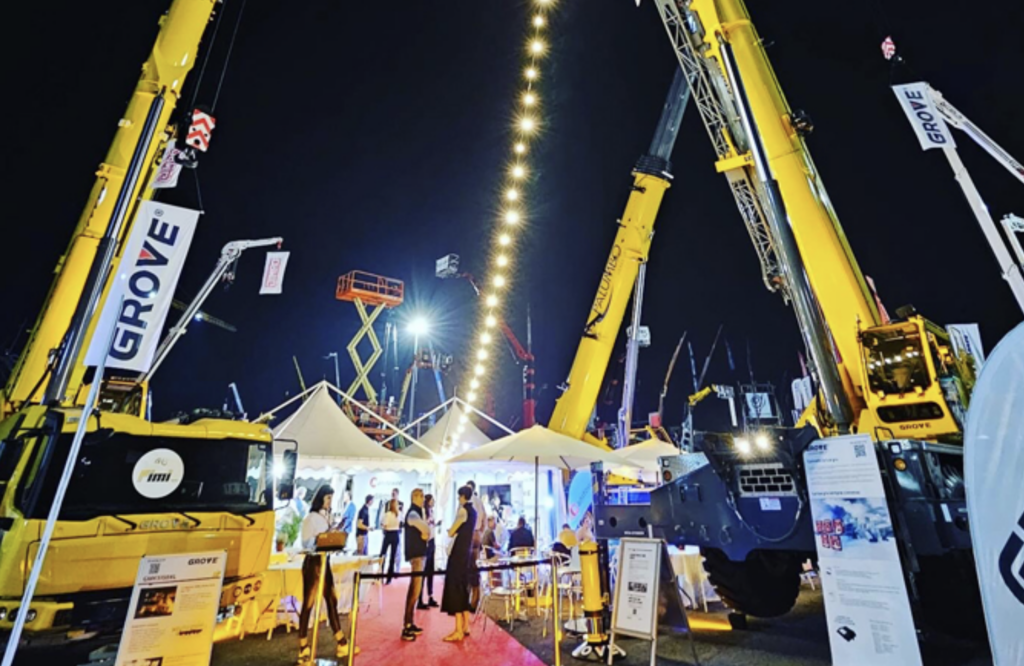 Manitowoc launches new Grove GRT8100-1 at GIS Expo | Industrial Vehicle ...