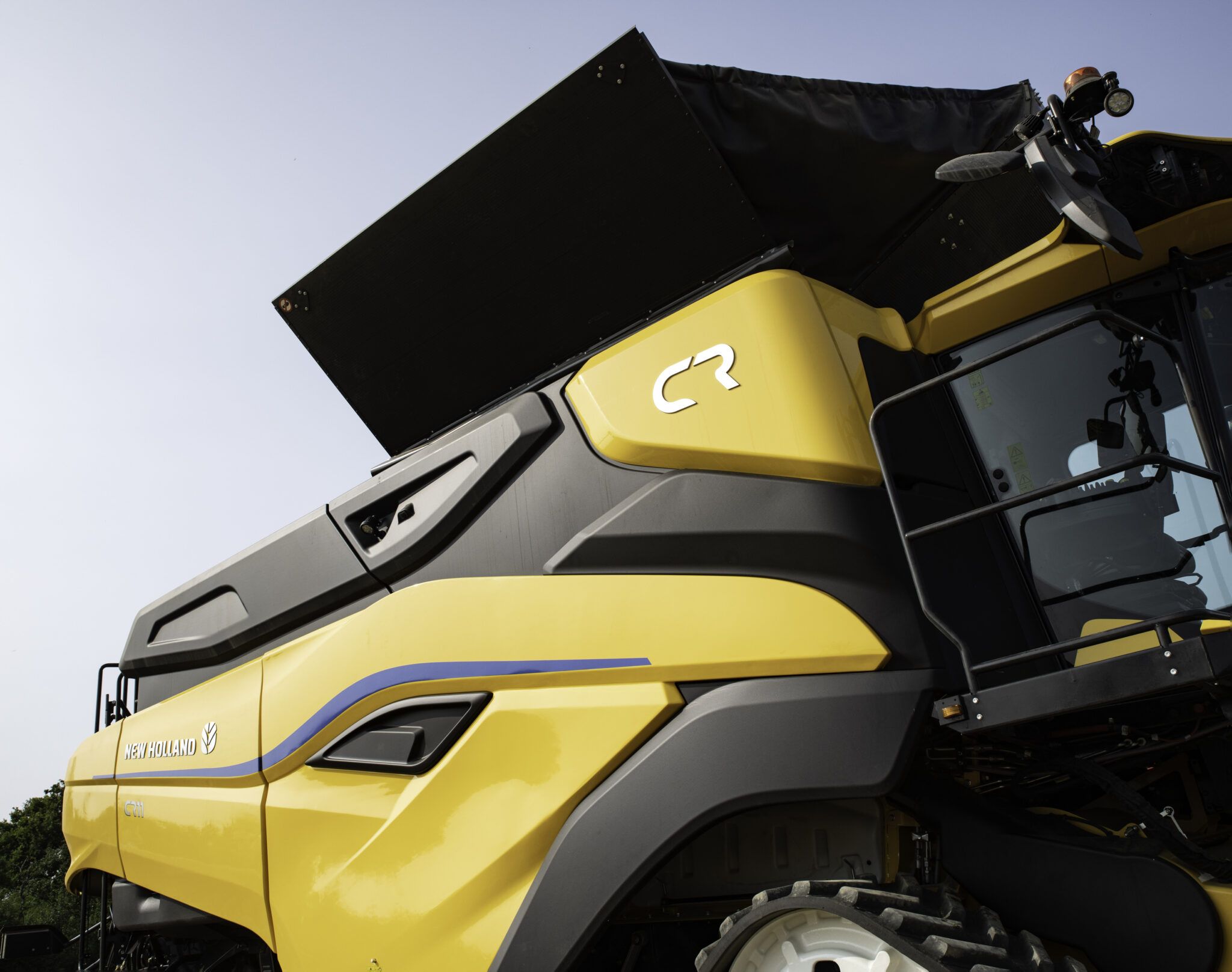 CASE STUDY: New Holland's huge CR11 harvester | Industrial Vehicle ...