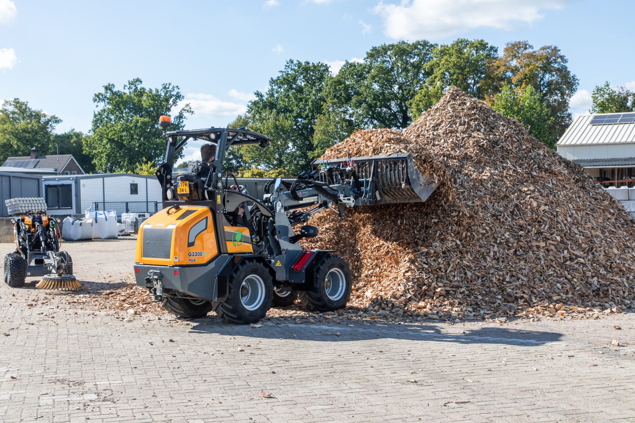 Giant expands portfolio with new machines | Industrial Vehicle ...