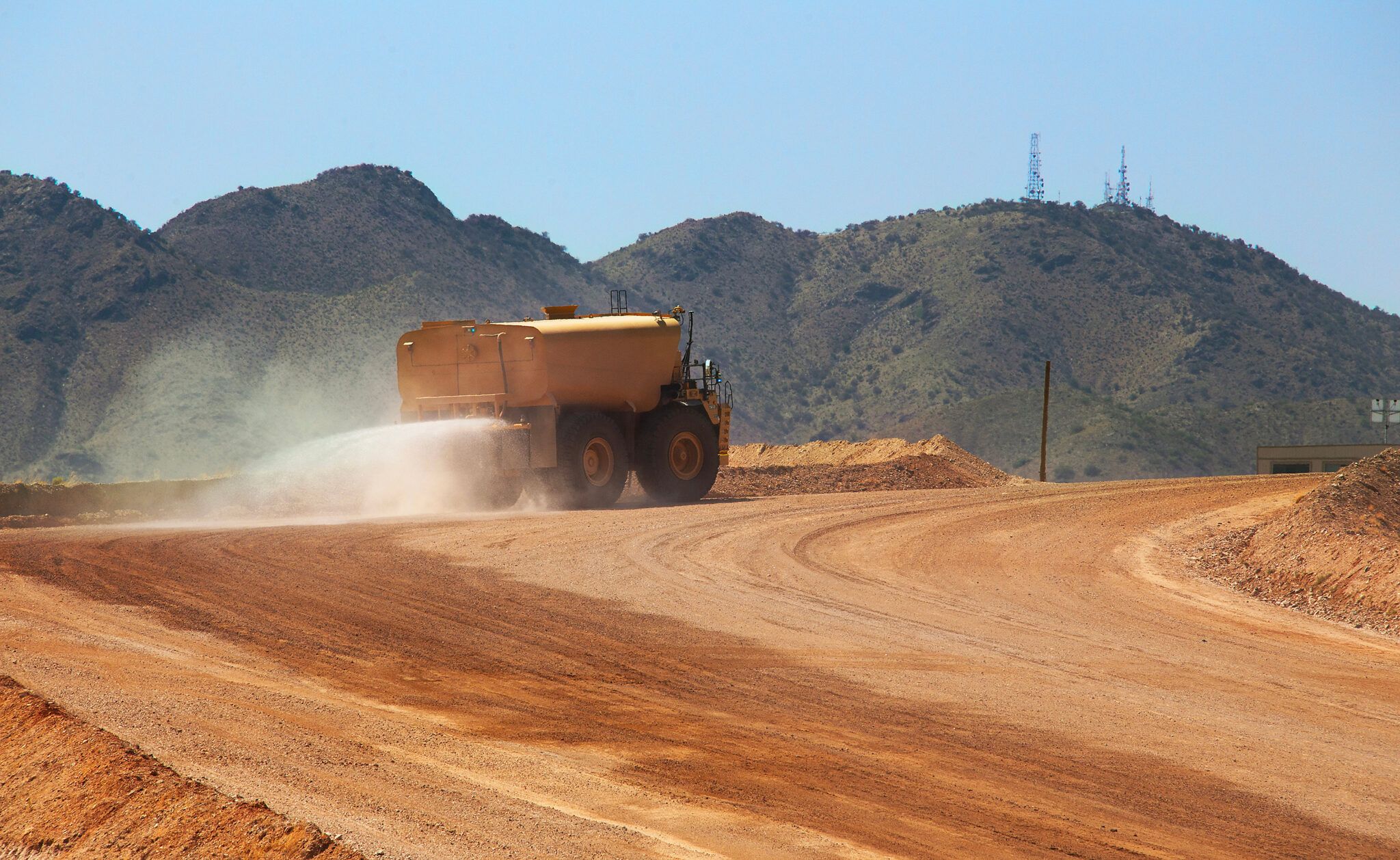 Caterpillar unveils new Cat 789D autonomous water truck | Industrial ...