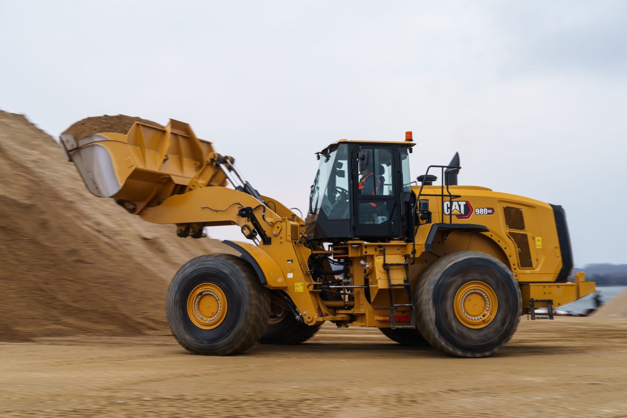 Caterpillar unveils the new Cat 980 GC wheel loader | Industrial ...