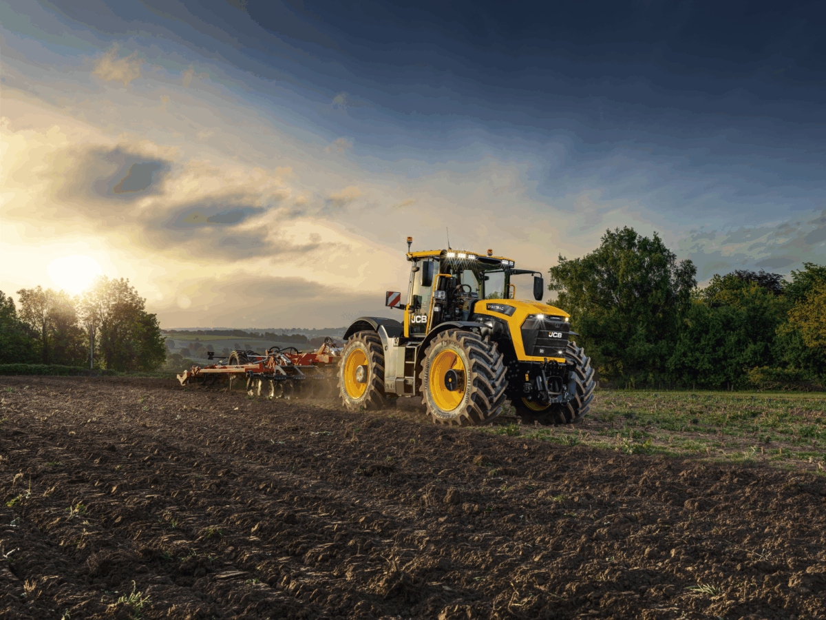 AGRITECHNICA CASE STUDY: The debut of JCB's Fastrac 6000 series ...