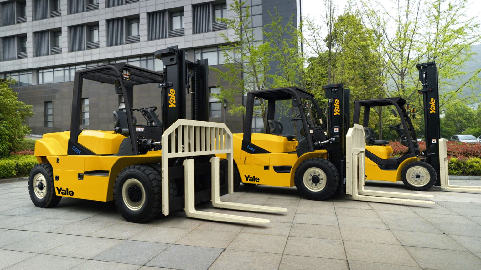 Yale unveils electric forklift series with lithium-ion technology for ...