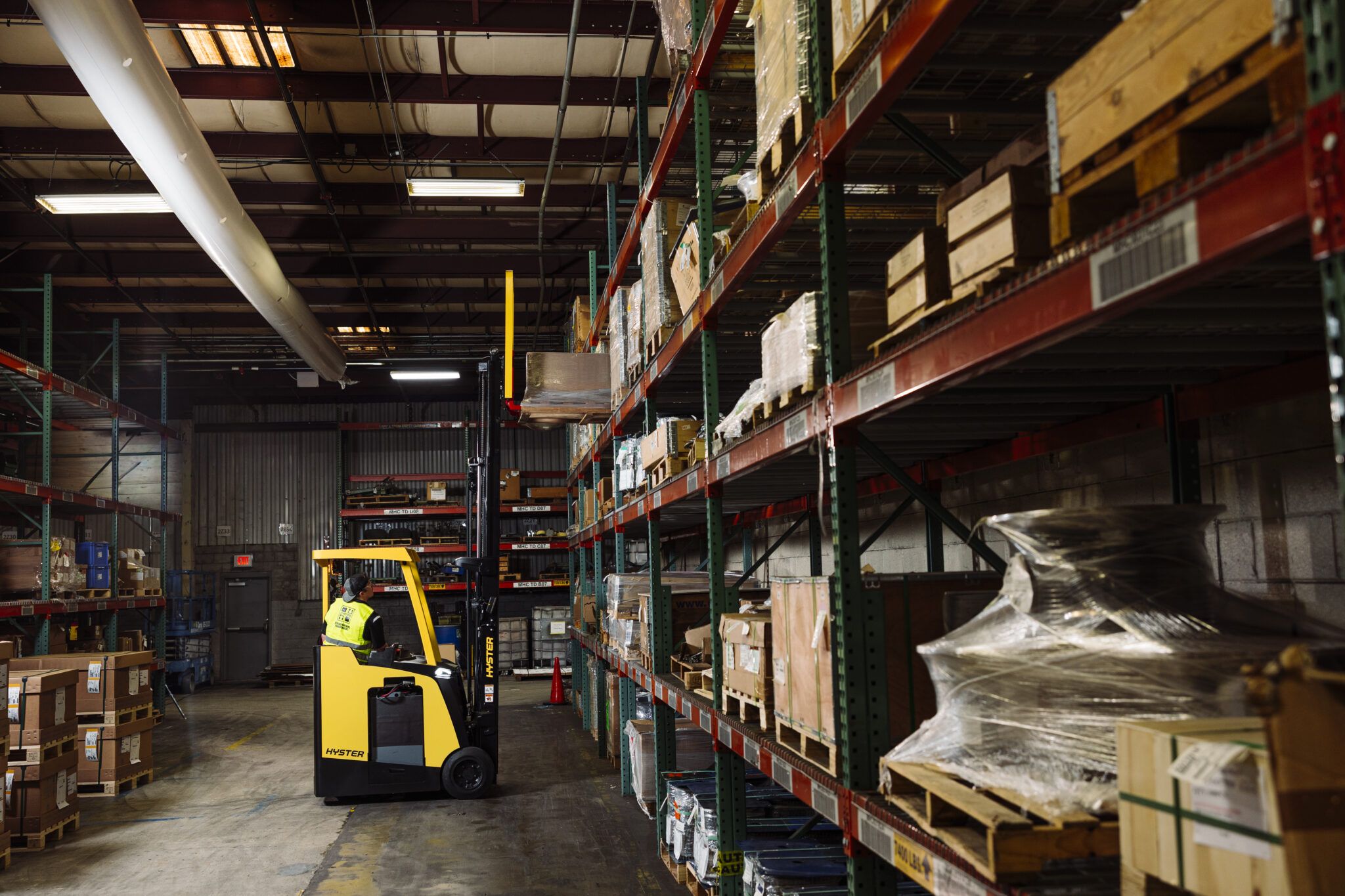 Hyster makes improvements to three-wheel stand up forklift | Industrial ...